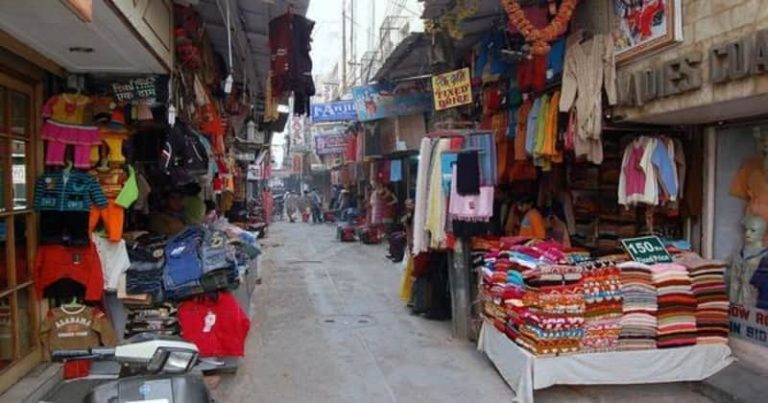 13 Amazing Places For Street Shopping in Delhi