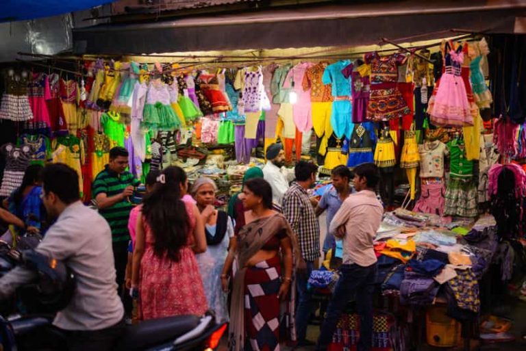 13 Amazing Places For Street Shopping in Delhi