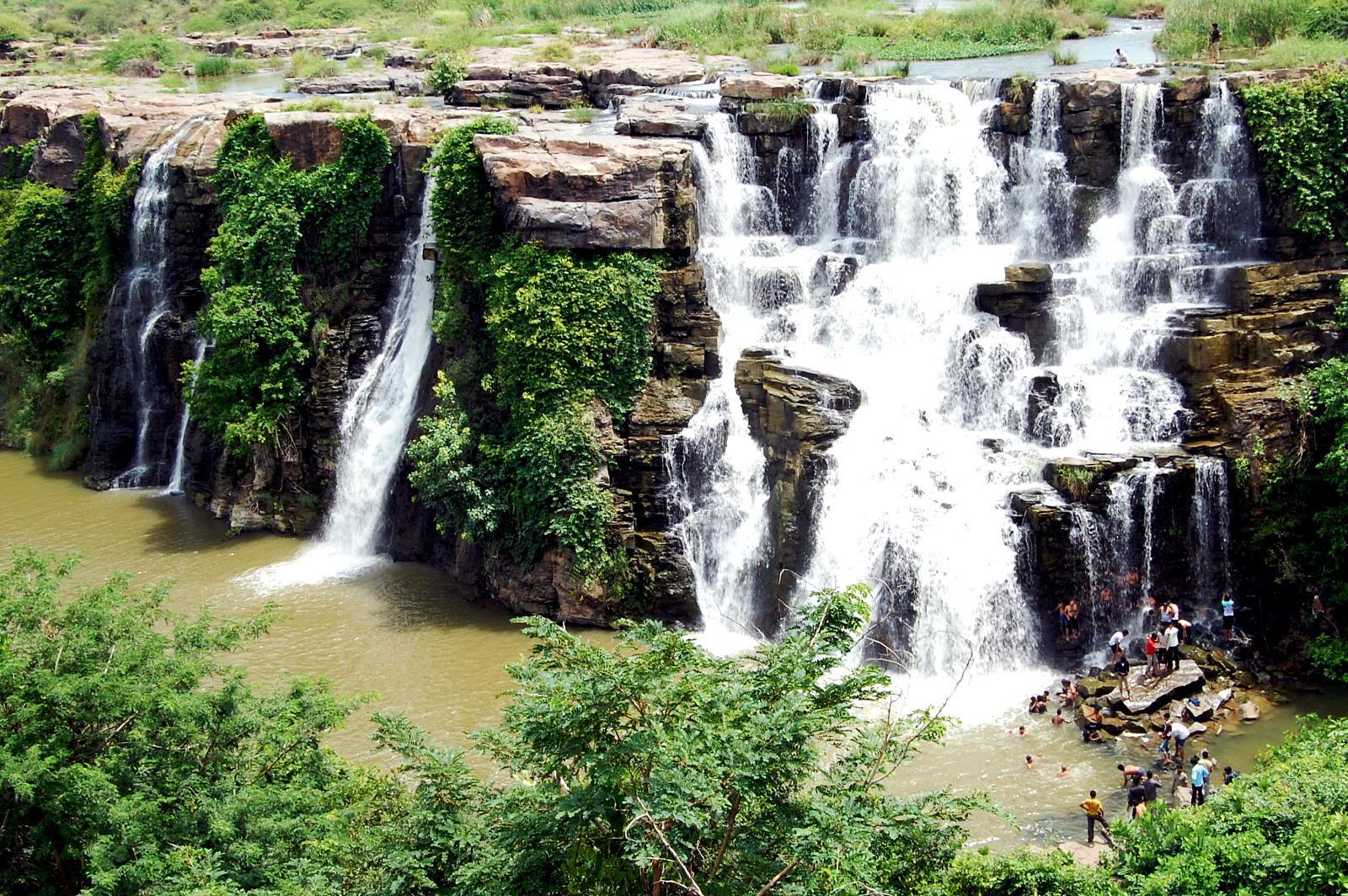 Visit These Top 12 Waterfalls In Telangana & Enjoy Its Breathtaking Beauty