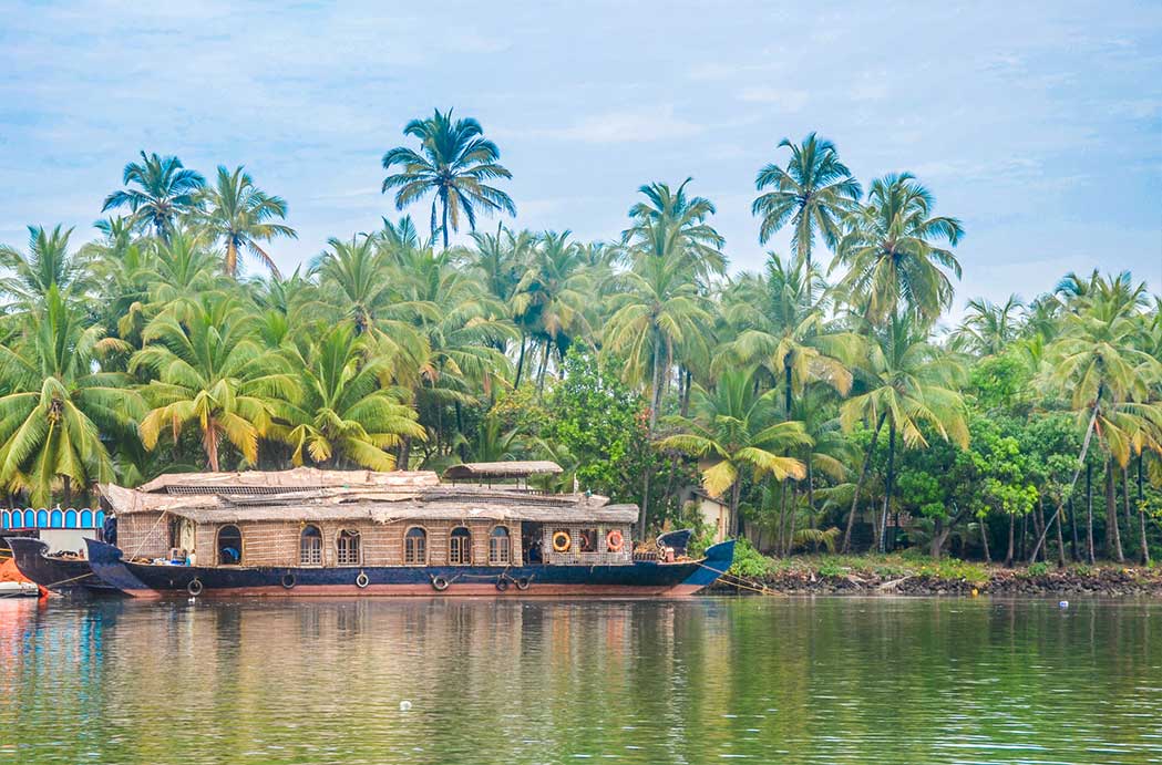 Sailing with Serenity: Top 10 Houseboat Destinations in India - Treebo Blog