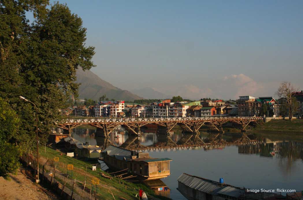 Heritage Walks: Exploring the Legacy of the Country's Past - Treebo Blog