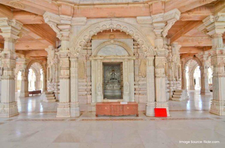 Jain Temples in India: Mysterious Lands of the Tirthankaras